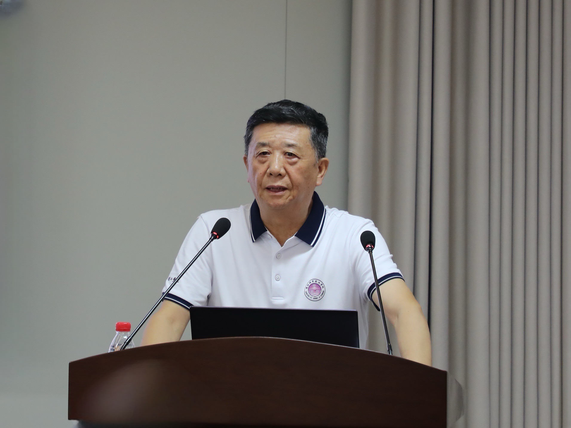 学校召开深入贯彻中央八项规定精神学习教育总结会议